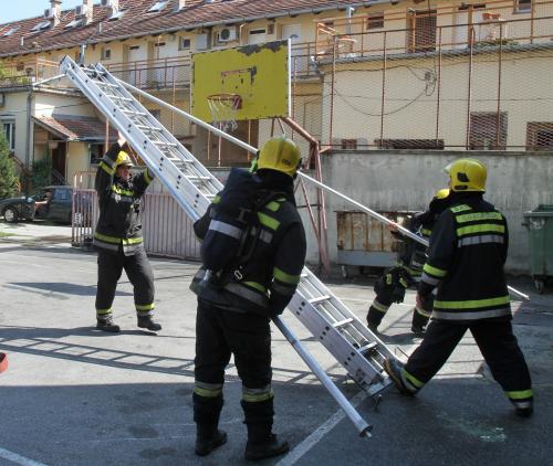 Ватрогасац - од борбе са ватреном стихијом до љубавних саветовања | Dnevnik