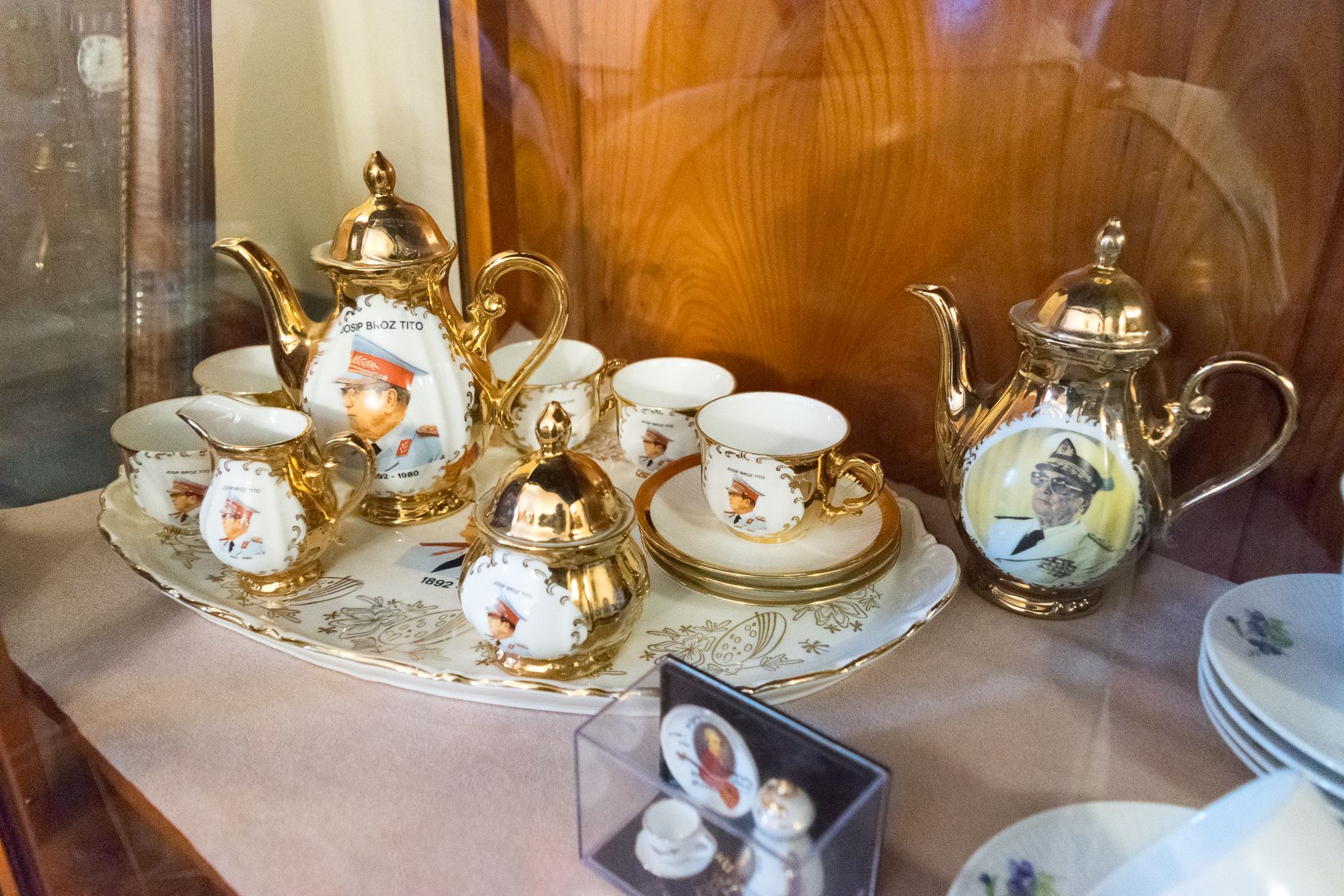 Чајници Марије Касаш у Музеју у Сремским Карловцима | Dnevnik