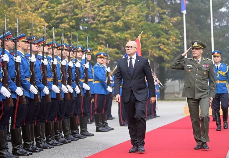 Министар Вучевић посетио Генералштаб | Dnevnik