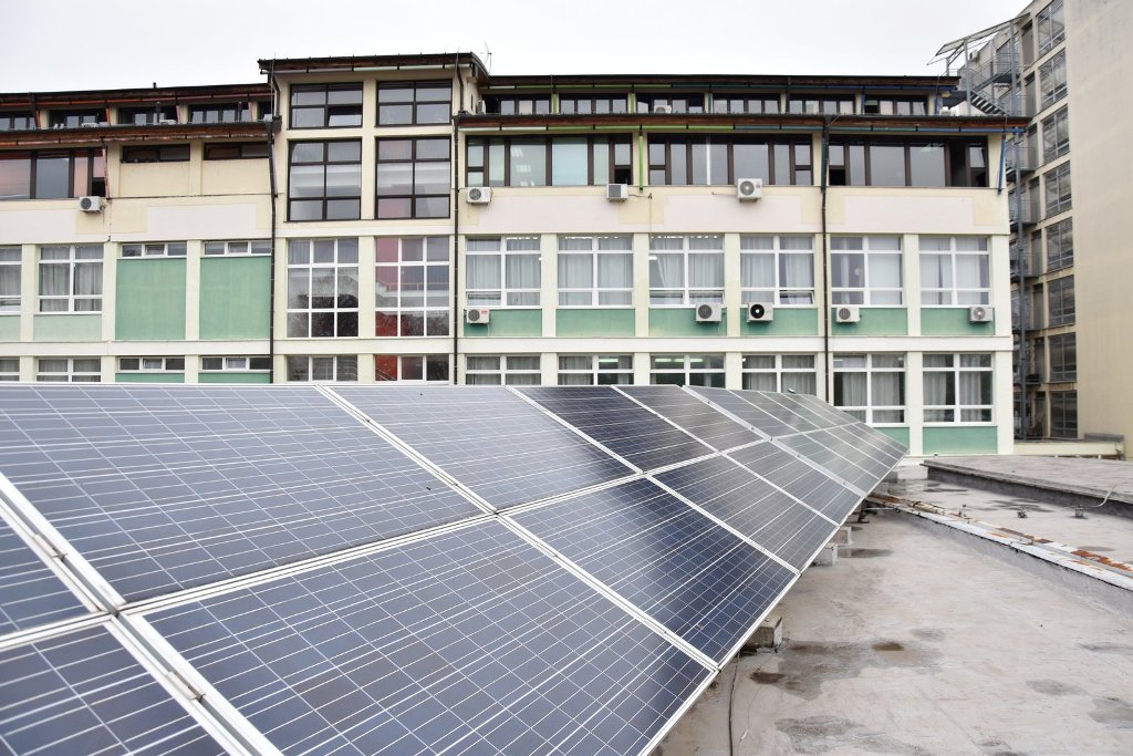 На ФТН-у у Новом Саду једна од првих фотонапонских електрана | Dnevnik