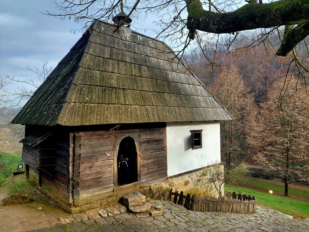 У ПОСЕТИ ВУКОВОМ РОДНОМ СЕЛУ Тршић – најбоље село у Србији | Dnevnik