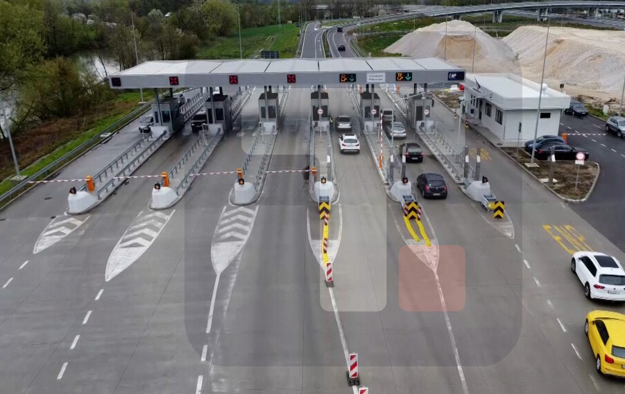 Паковраће: Од подне до 16 часова скоро 4.500 возила ушло на ауто-пут ...