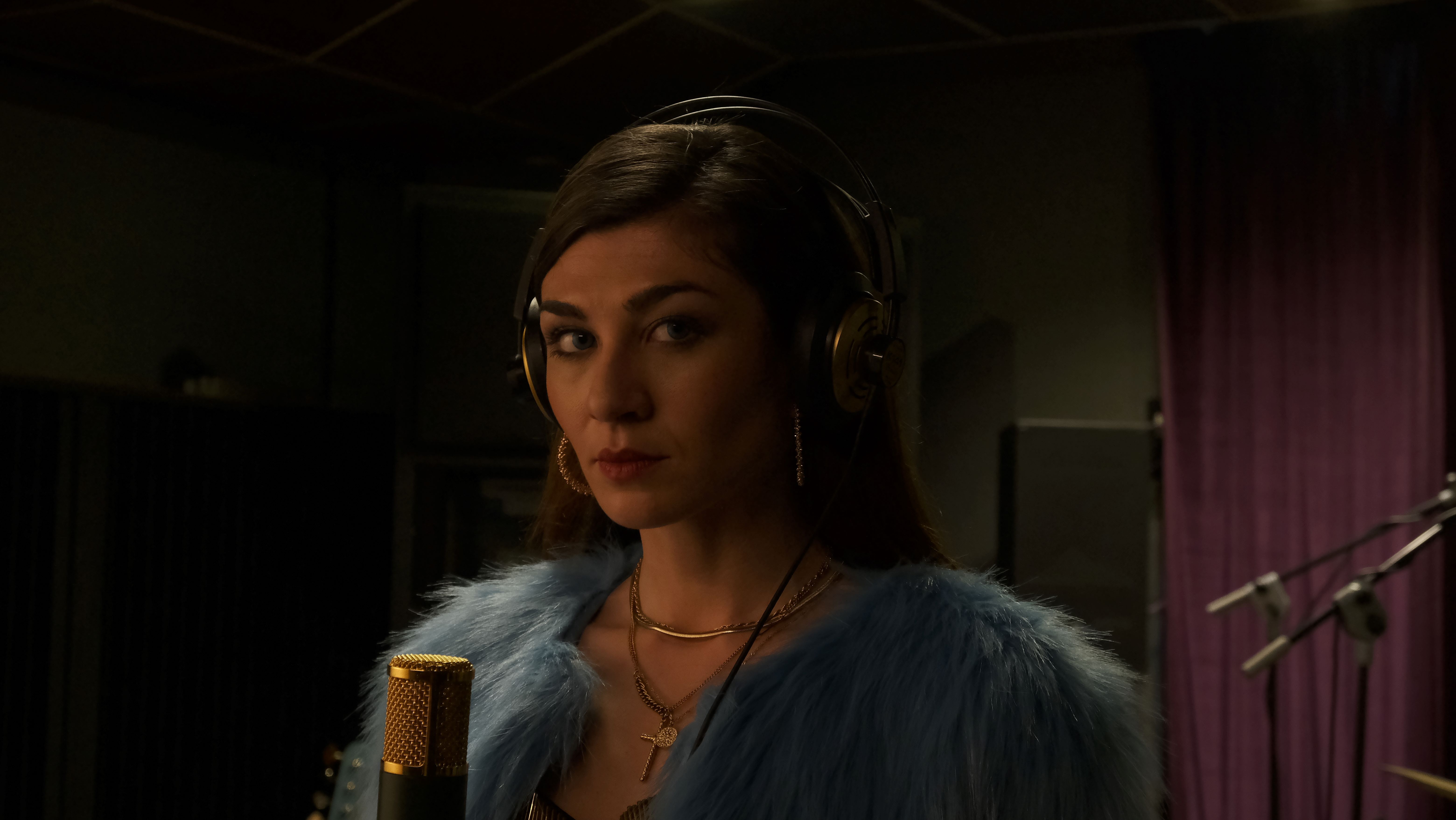 КАД ДОЂЕШ ИЗ ПРОВИНЦИЈЕ „ГЛАДНИЈИ СИ” Глумица Јелена Мур открива све о ...