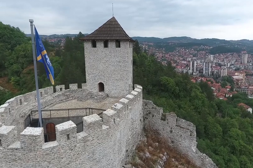 ЗАБЛИСТАЛА УЖИЧКА ТВРЂАВА Симбол града на Ђетињи после 650 година ...