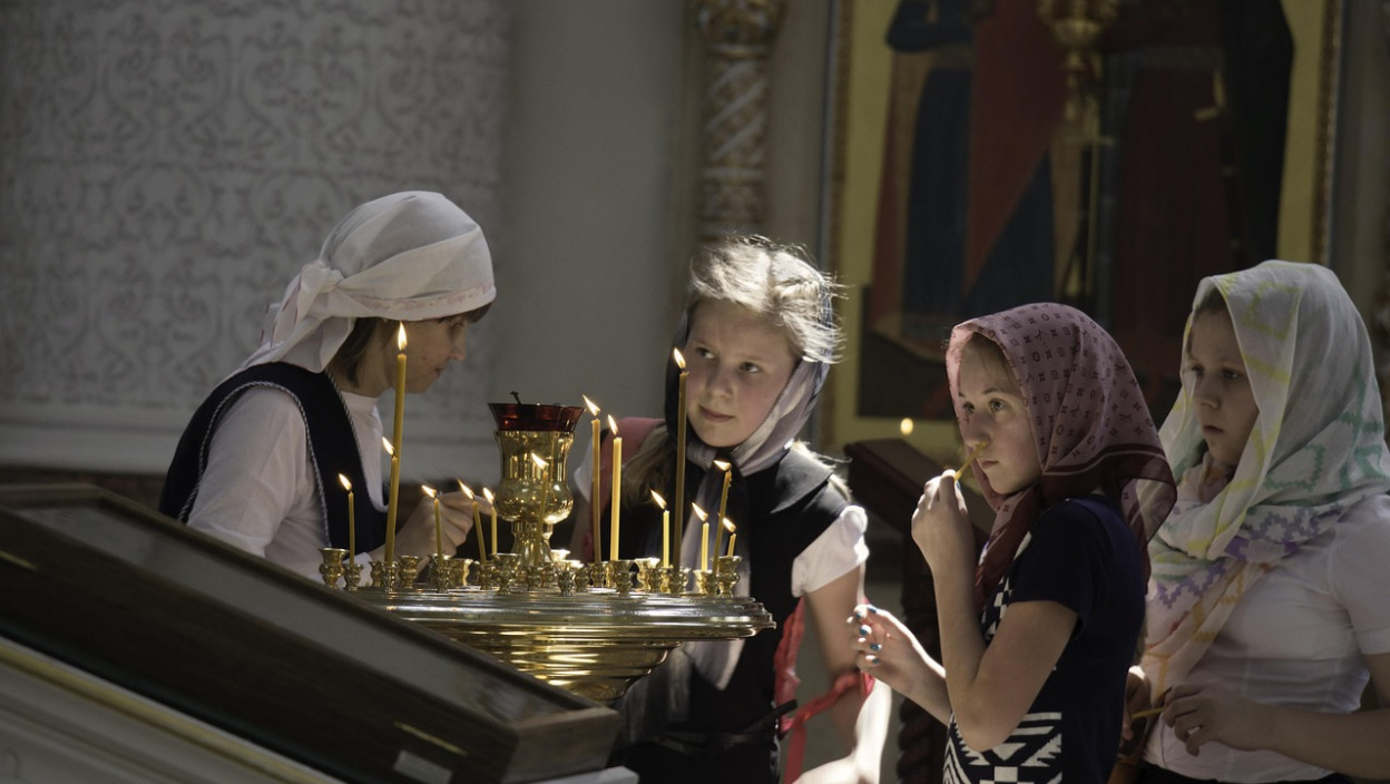 Vernici obeležavaju pretprazništvo Vavedenja i slave Svete oce. Dan ...