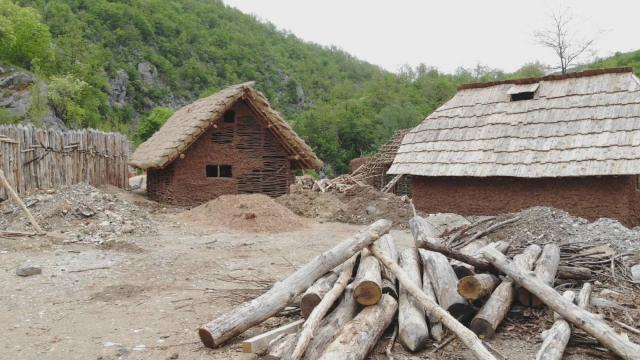 Kremenko i Kamenko na zasluženoj pauzi Jedinstveno neolitsko naselje ...